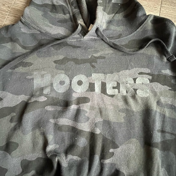 Tops | Hooters Camo Cropped Hoodie | Poshmark